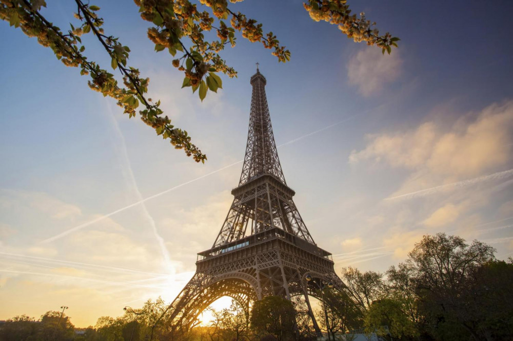 Dinner Cruise La Marina + Eiffel Tower + Moulin Rouge + Champagne ... Dinner Cruise La Marina + Eiffel Tower + Moulin Rouge + Champagne ...