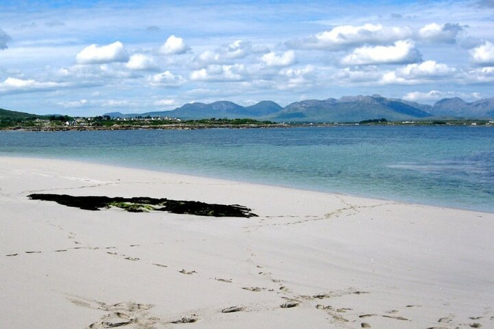 Guided Sea Kayaking in Roundstone Bay Galway - Galway | Project Expedition