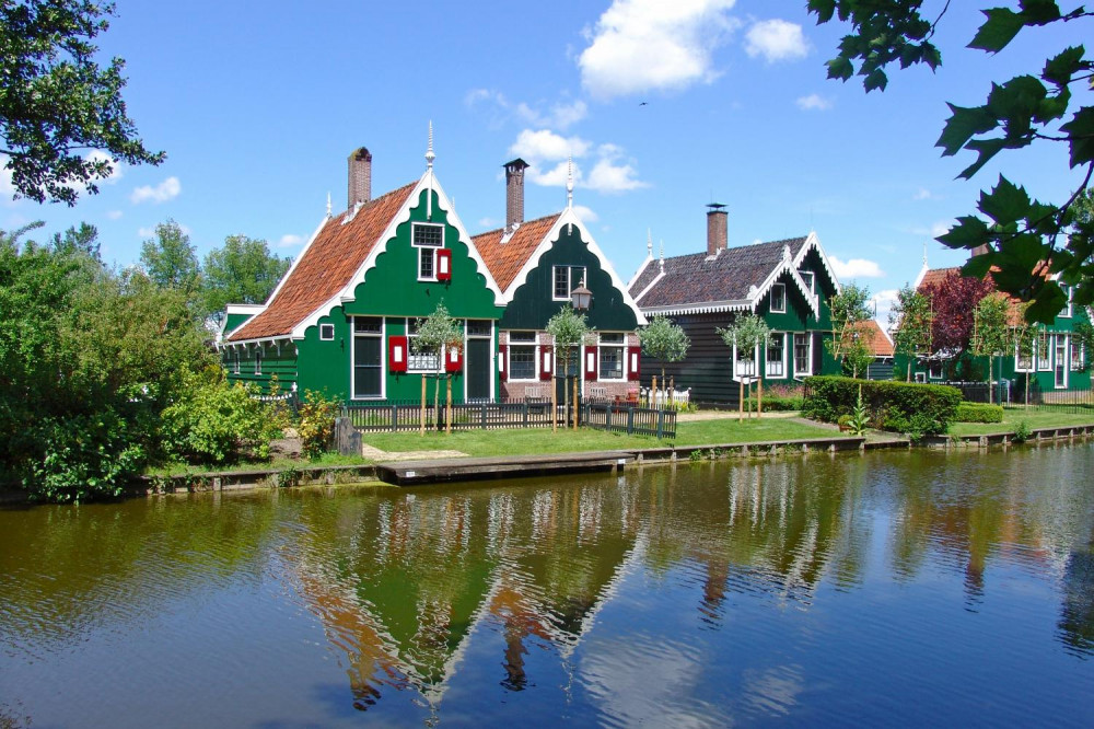 Volendam, Edam, & Windmills Big Bus Tour + Amsterdam Canal Cruise ...