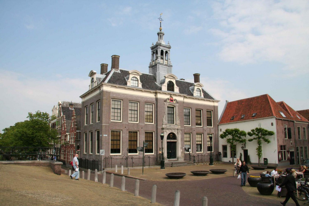 Volendam, Edam, & Windmills Big Bus Tour + Amsterdam Canal Cruise ...