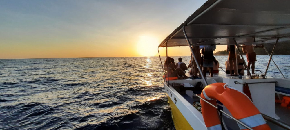 Samara Catamaran Sunset Tour - Playa Samara | Project Expedition