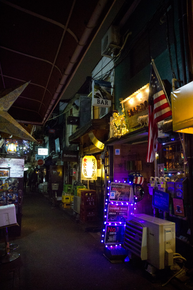 Shinjuku Golden-gai Bar Hopping With A Bar Hopping Master - Tokyo ...
