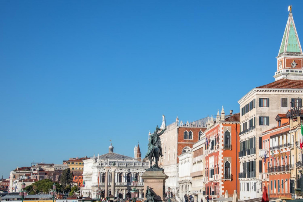 Murano, Burano & Torcello Boat Tour with Glass Factory From Train ...