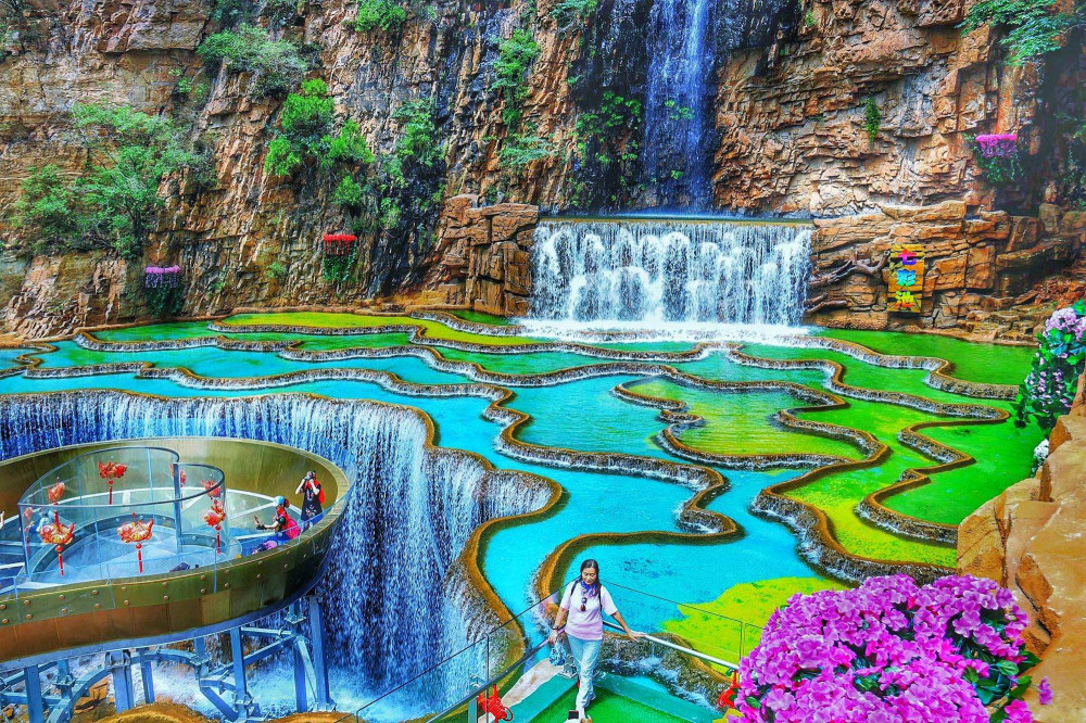 Private Tour: Shilinxia Glass Platform & 798 Art District/Ming City ...