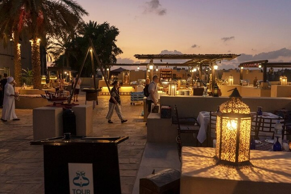 Royal Sahara Desert 5 Star International Buffet Dinner - Dubai ...