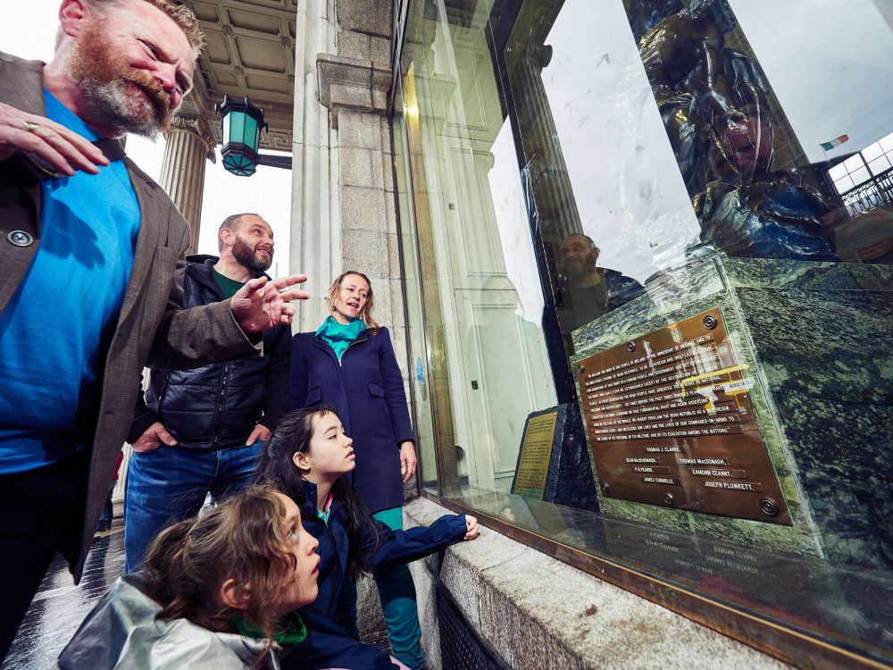 Expert-led Dublin In A Day Tour St Patrick's Cathedral & The Book Of ...