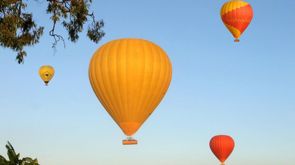 Classic Ballooning in Mareeba with Atherton Tablelands & Great Barrier ...