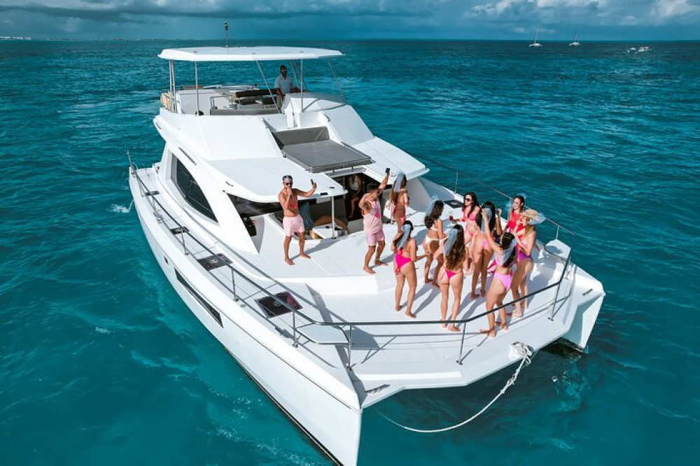 All Inclusive Cancún: Bachelorette Party on Catamaran 51¨ Leopard ...