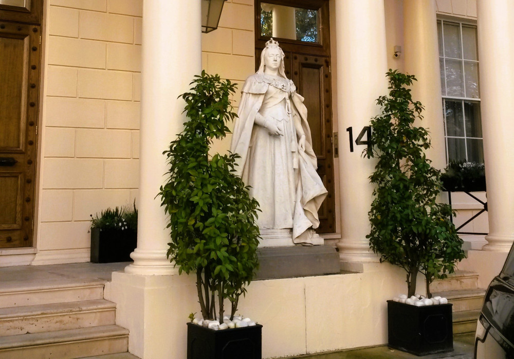 Royal Rascals & Scandalous Sovereigns: Private Walking Tour - London | Project Expedition