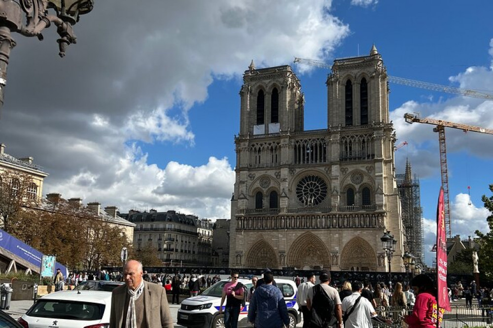 Private Guided Tour of Notre Dame Island with Cathedral Visit - Paris ...