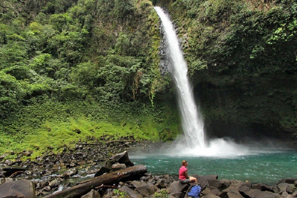 Rio Celeste Tour & Tenorio Volcano Hike - Liberia | Project Expedition