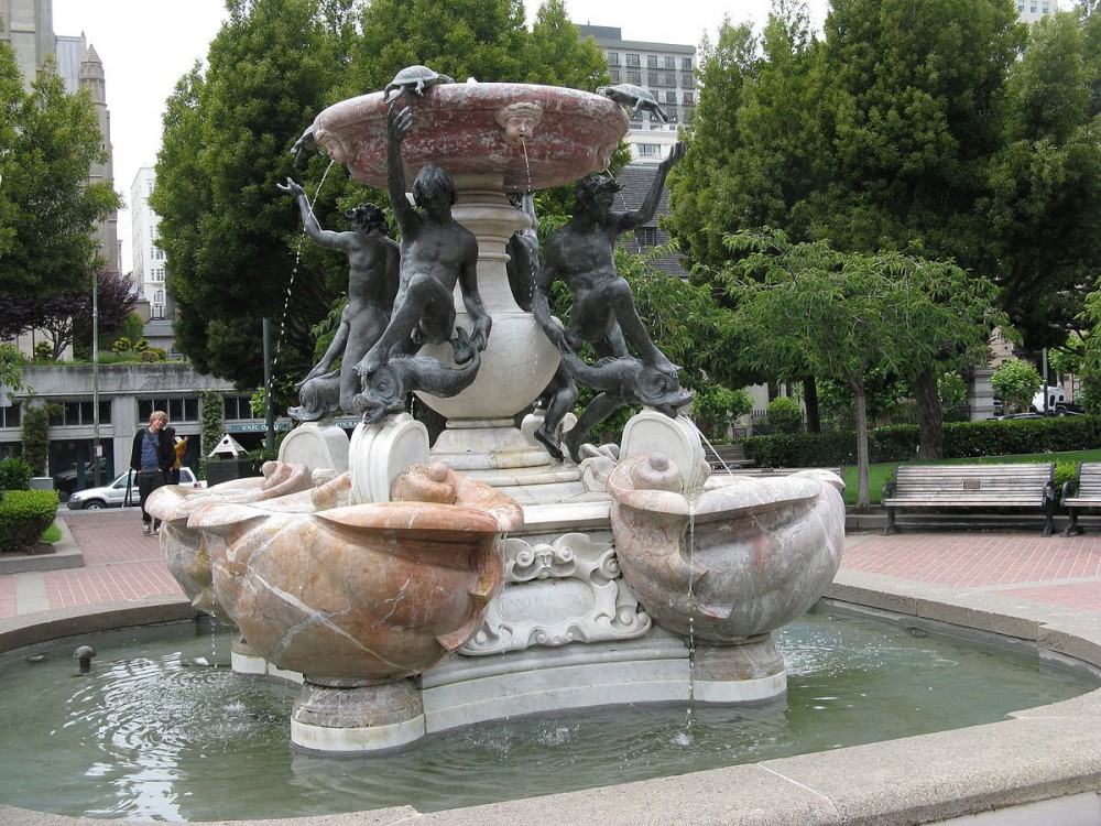 The Turtle Fountain Sights & Attractions - Project Expedition