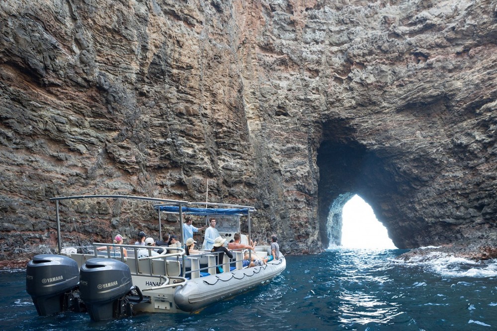 Holo Holo Charters - Project Expedition