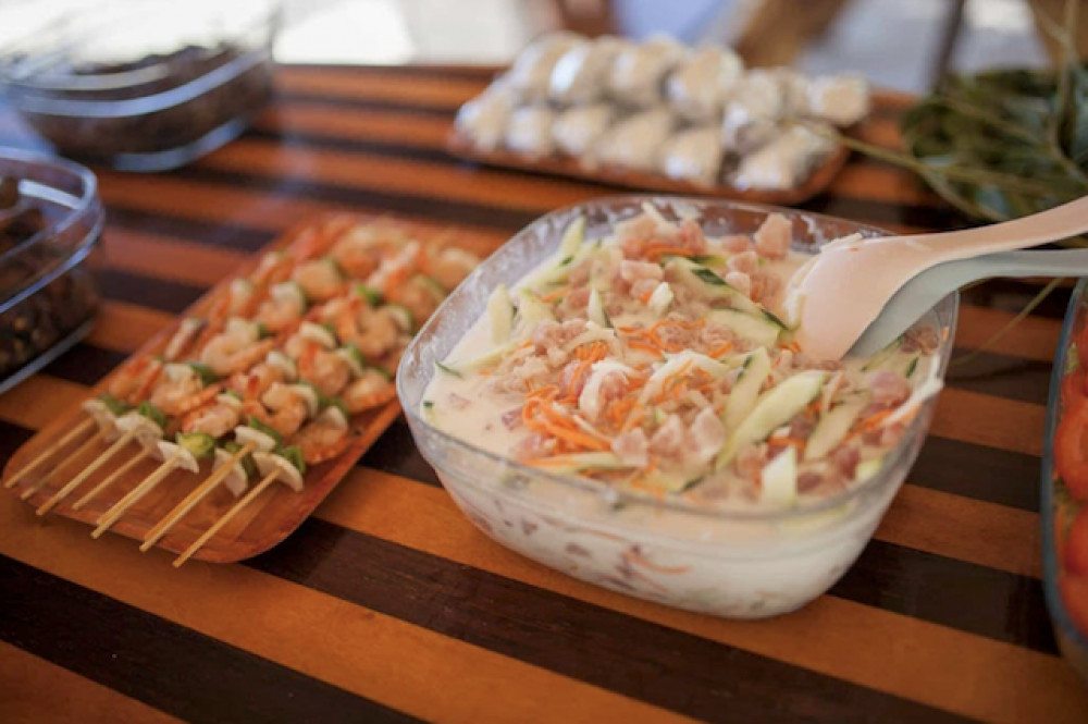 Private Honeymoon Picnic in the Lagoon - Vaitape | Project Expedition