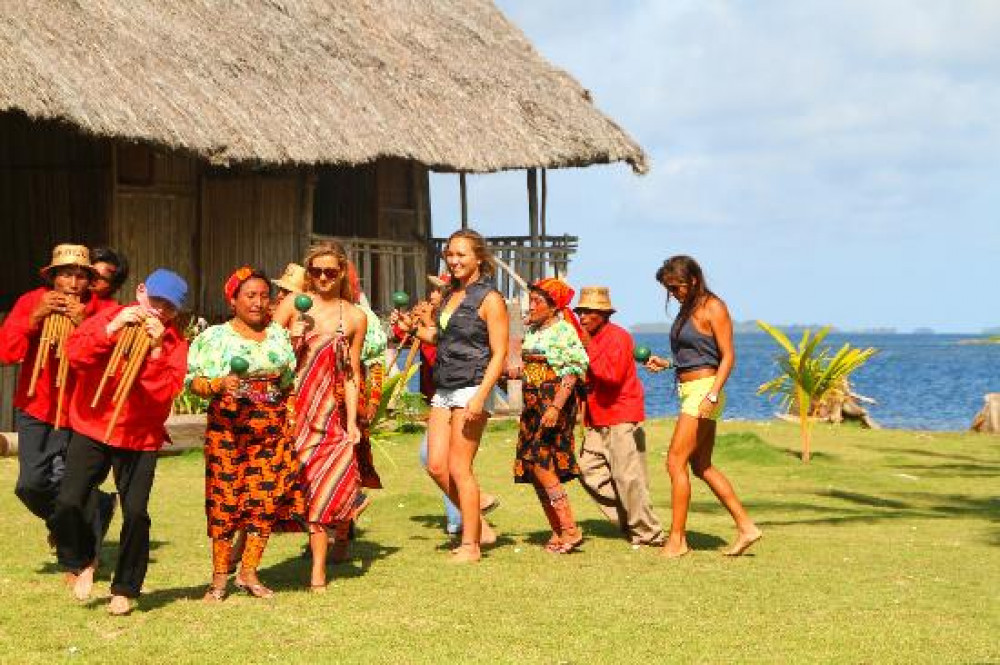 Authentic Day Tour In Indigenous Guna Village In San Blas Islands ...