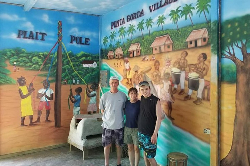 Roatan Wildlife Tour Monkeys And Sloth Encounter - Coxen Hole ...