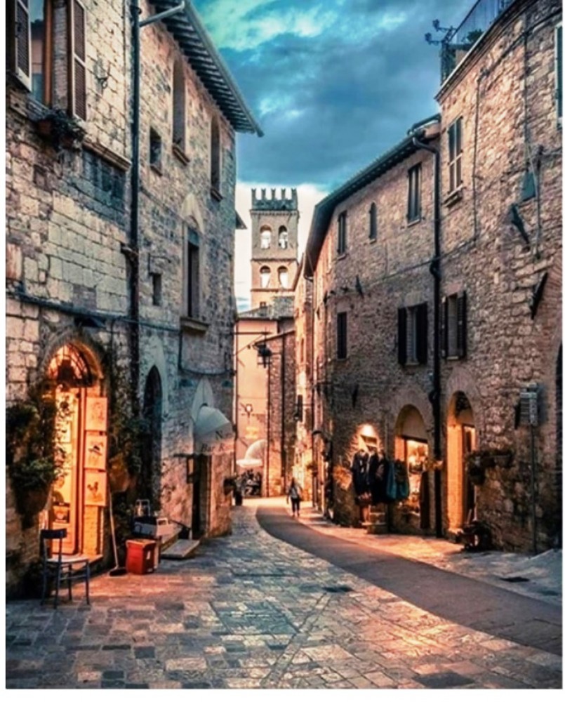 A City Walk And Photoshoot To Forever Remember Assisi Assisi Project Expedition