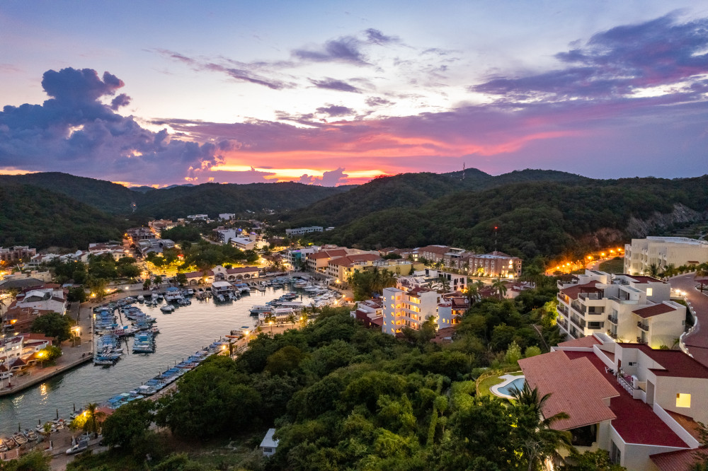 Huatulco: City Tour - Huatulco | Project Expedition