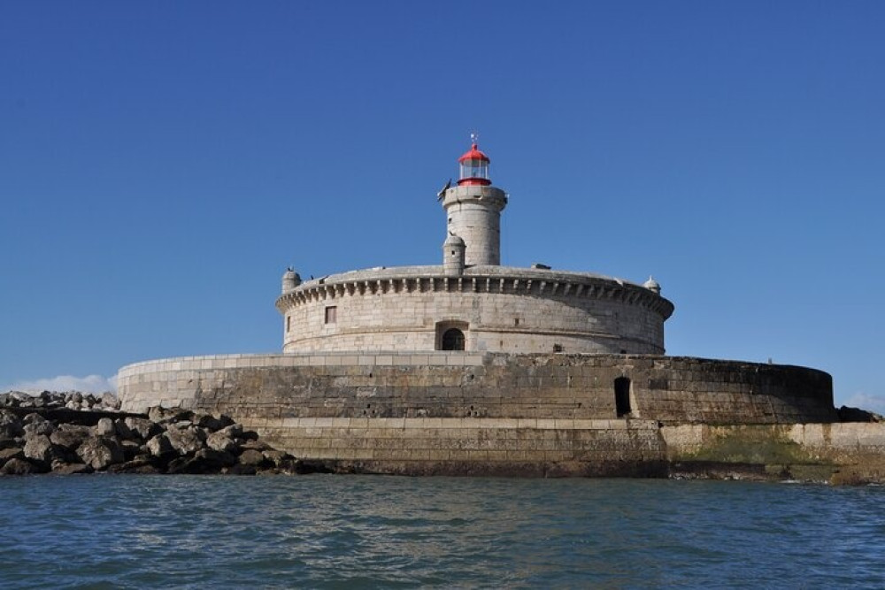 Lisbon: Speedboat Trip to the Bugio Lighthouse with Wine Tasting - Lisbon | Project Expedition