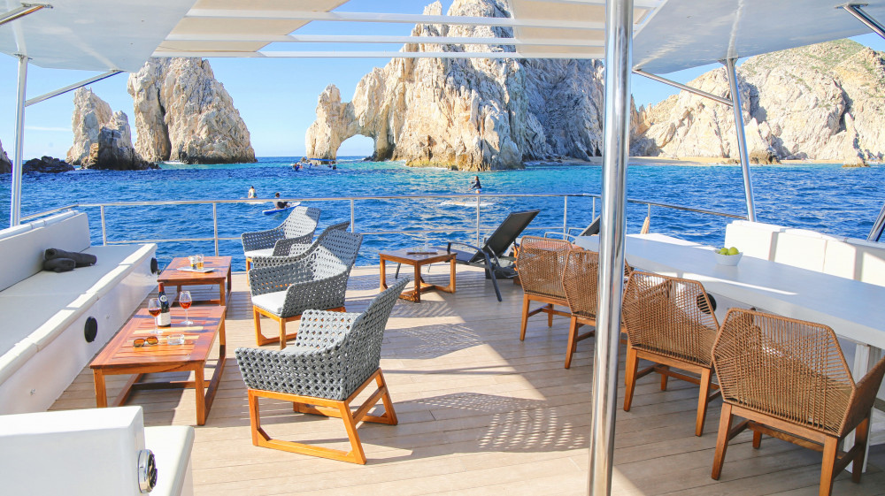 Private 3.5 Hour VIP Charter on Isla Manta with Open Bar - 40ft ...