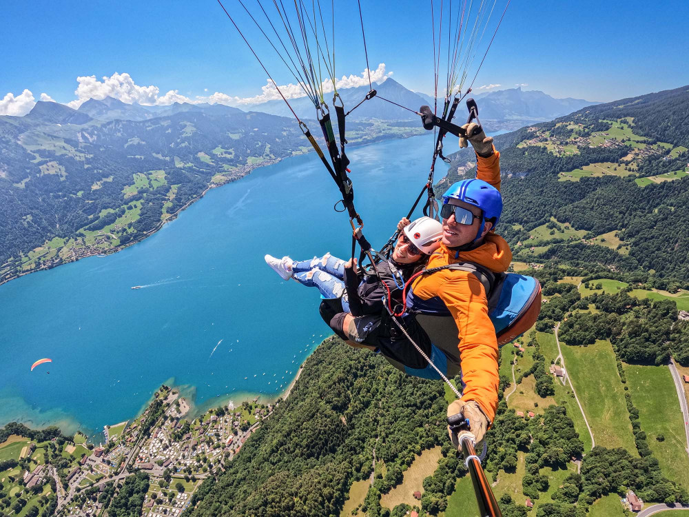 Beatenberg Paragliding - The Golden Eagle - Interlaken | Project Expedition