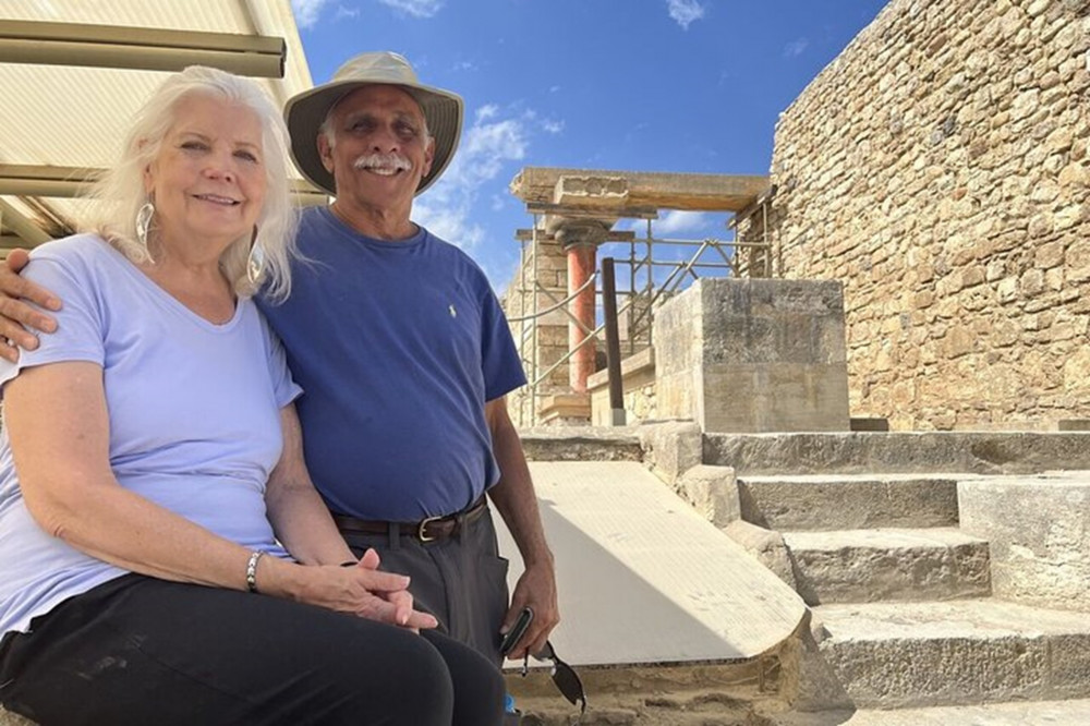 Luxury Tour from Elounda: Knossos Palace & Museum with Wineries ...