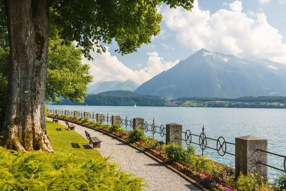 Private: A Day at Lake Brienz & The Valley of 72 Waterfalls - Zurich ...