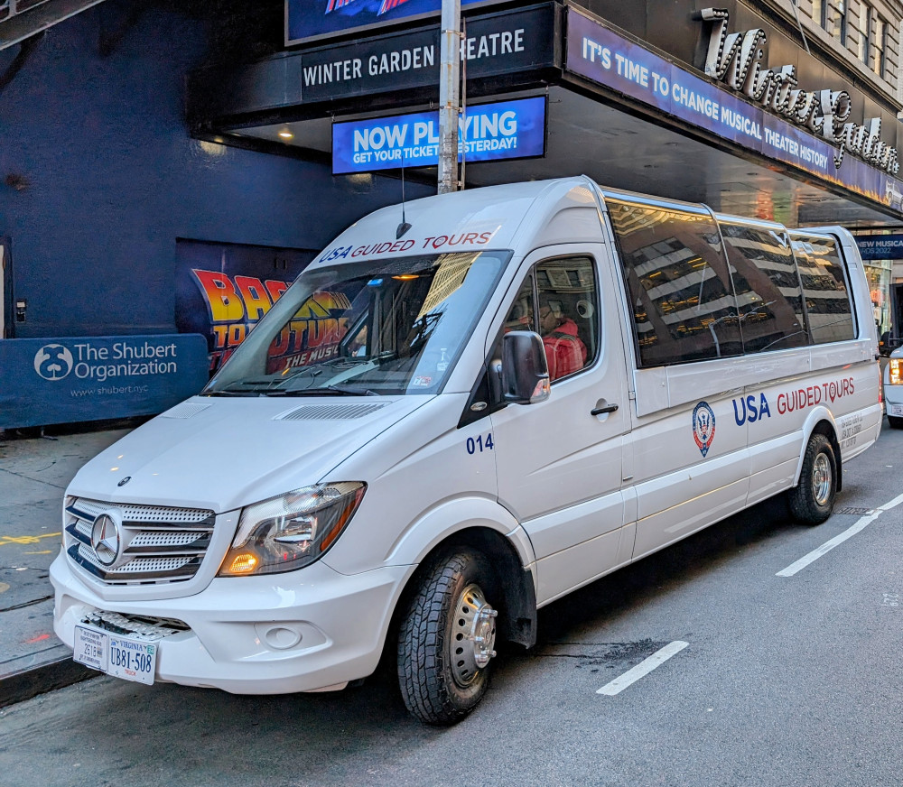 Big Apple In Lights (Glass-Top Bus) - New York City | Project Expedition