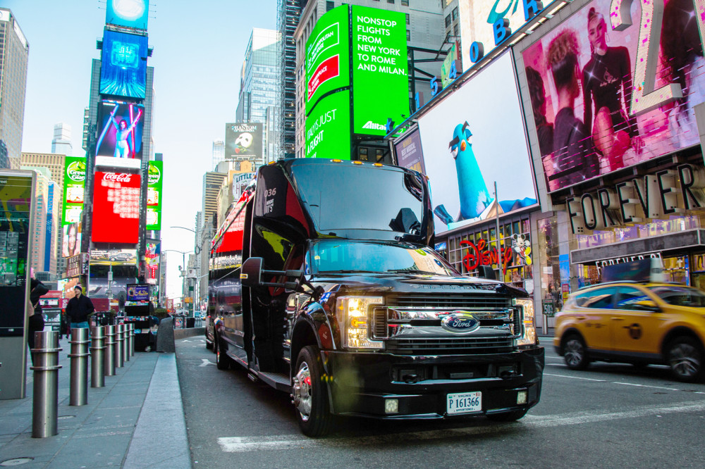 Discover NY Day Tour (Glass-Top Bus) - New York City | Project Expedition