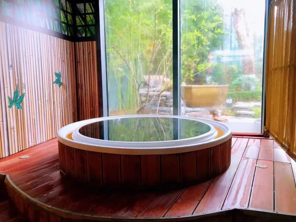 Chunhuiyuan Outdoor Hot Spring Experience and Mutianyu Great Wall ...