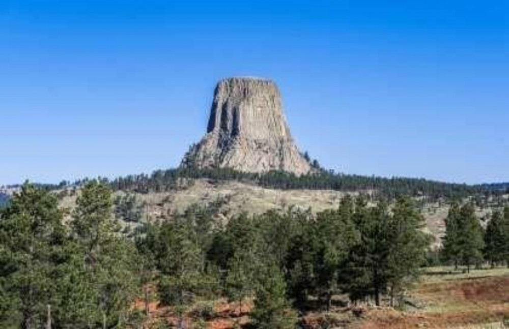 Vore Buffalo Jump, Devils Tower and Battle of the Little Bighorn ...