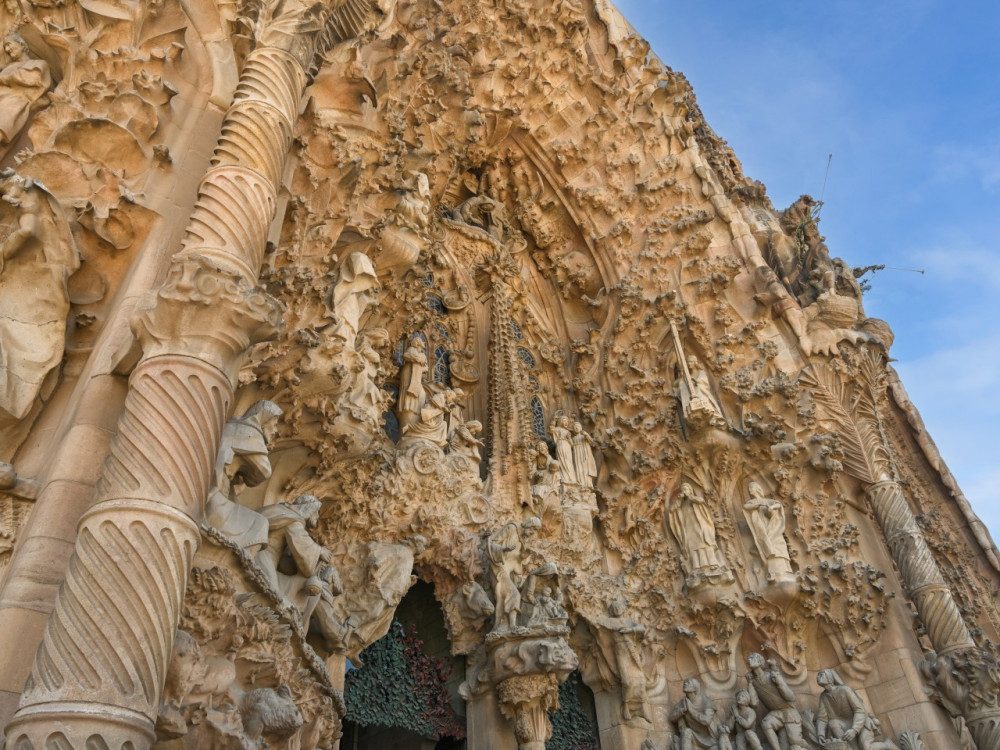 Skip The Line Sagrada Familia Tour with English Speaking Guide ...