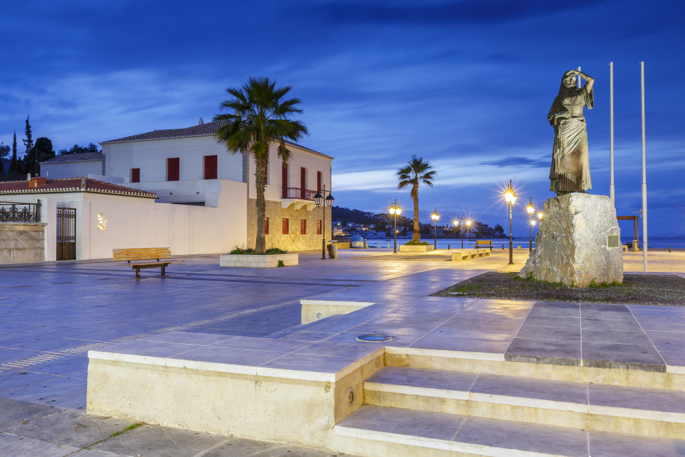 "Spetses in a Day from Athens : A Cosmopolitan Island Experience ...