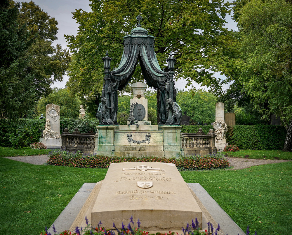 Vienna Central Cemetery Guided Tour: Famous Graves & Stories in German ...