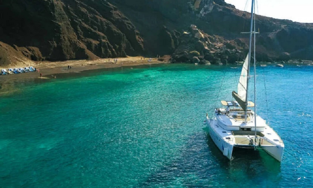 Santorini Catamaran Cruise: Morning Tour - Fira (Santorini) | Project Expedition